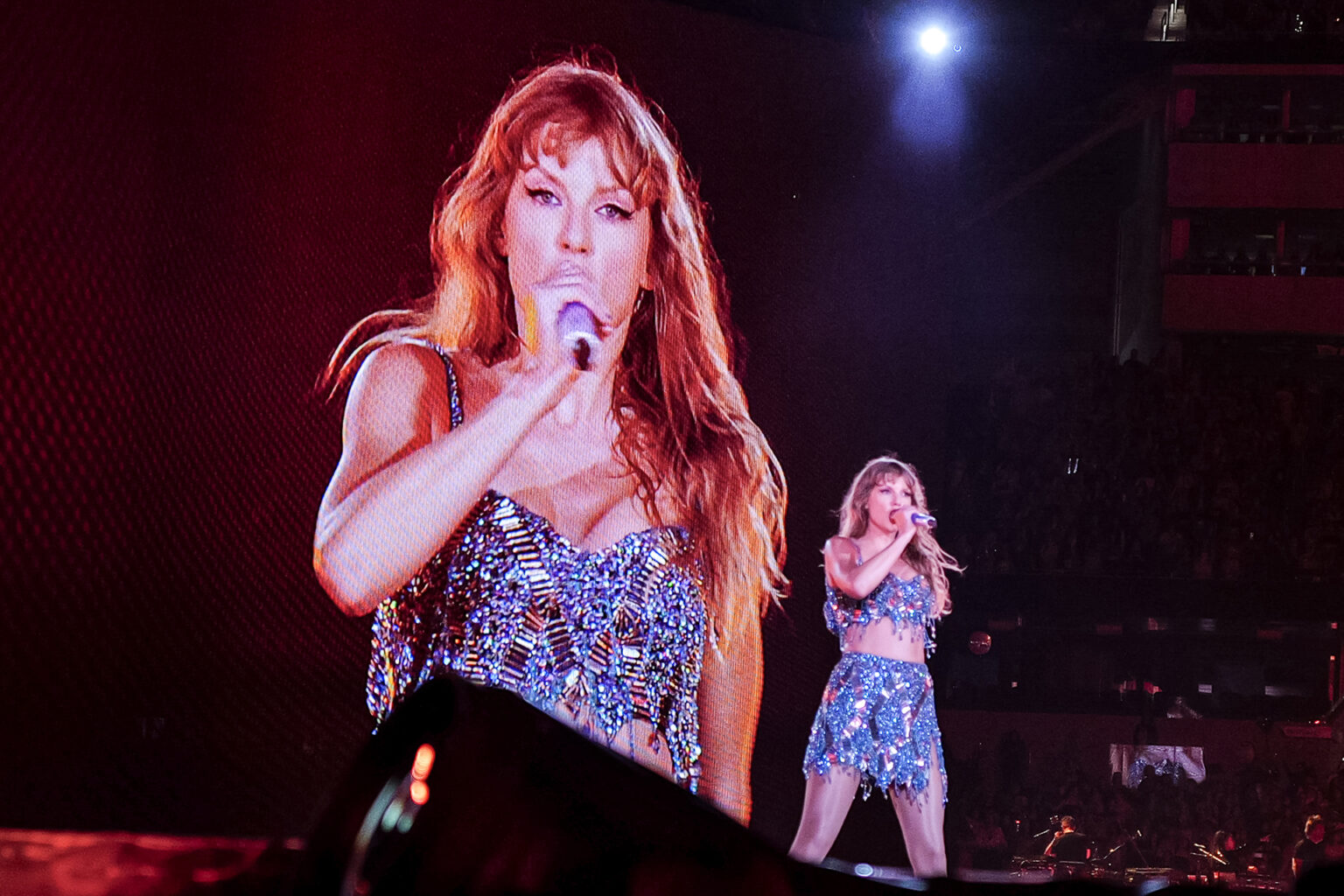 Auf Rekordjagd: Neues Album von Taylor Swift übertrifft alle ...