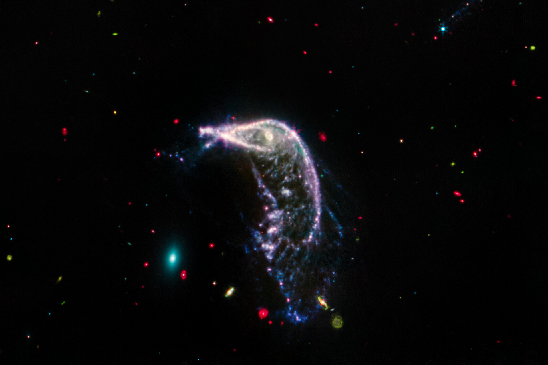 Pinguin und Ei: James-Webb-Teleskop fängt galaktischen Tanz ein